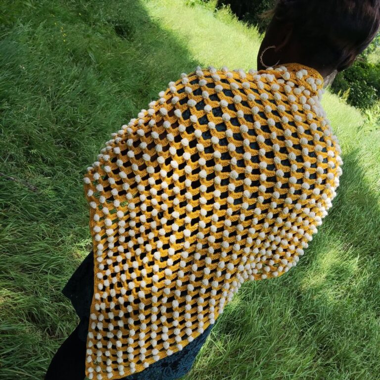 Triangular crochet shawl pattern - Fosbas Designs