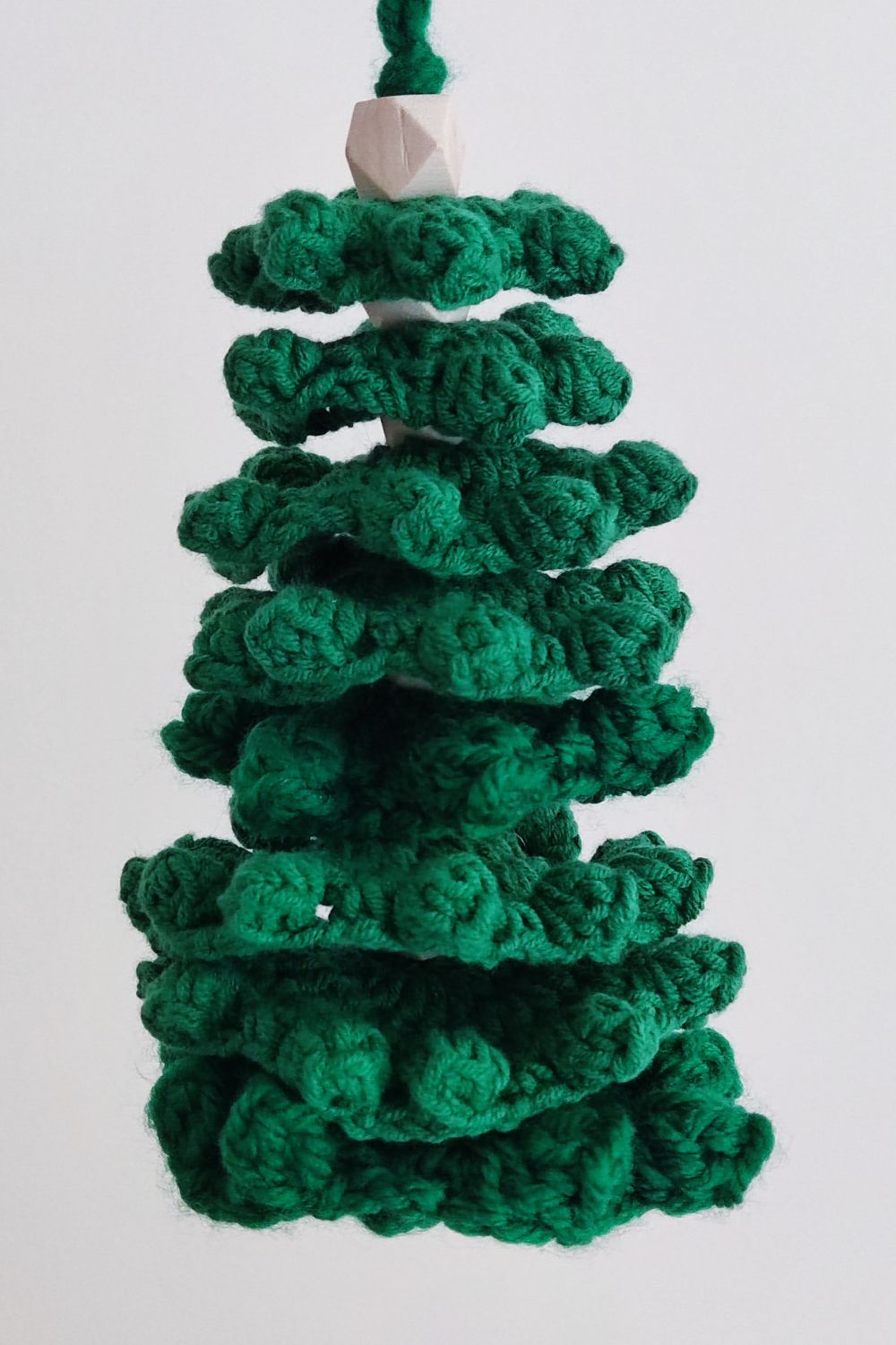 Wind spinner crochet Christmas tree free pattern - Fosbas Designs