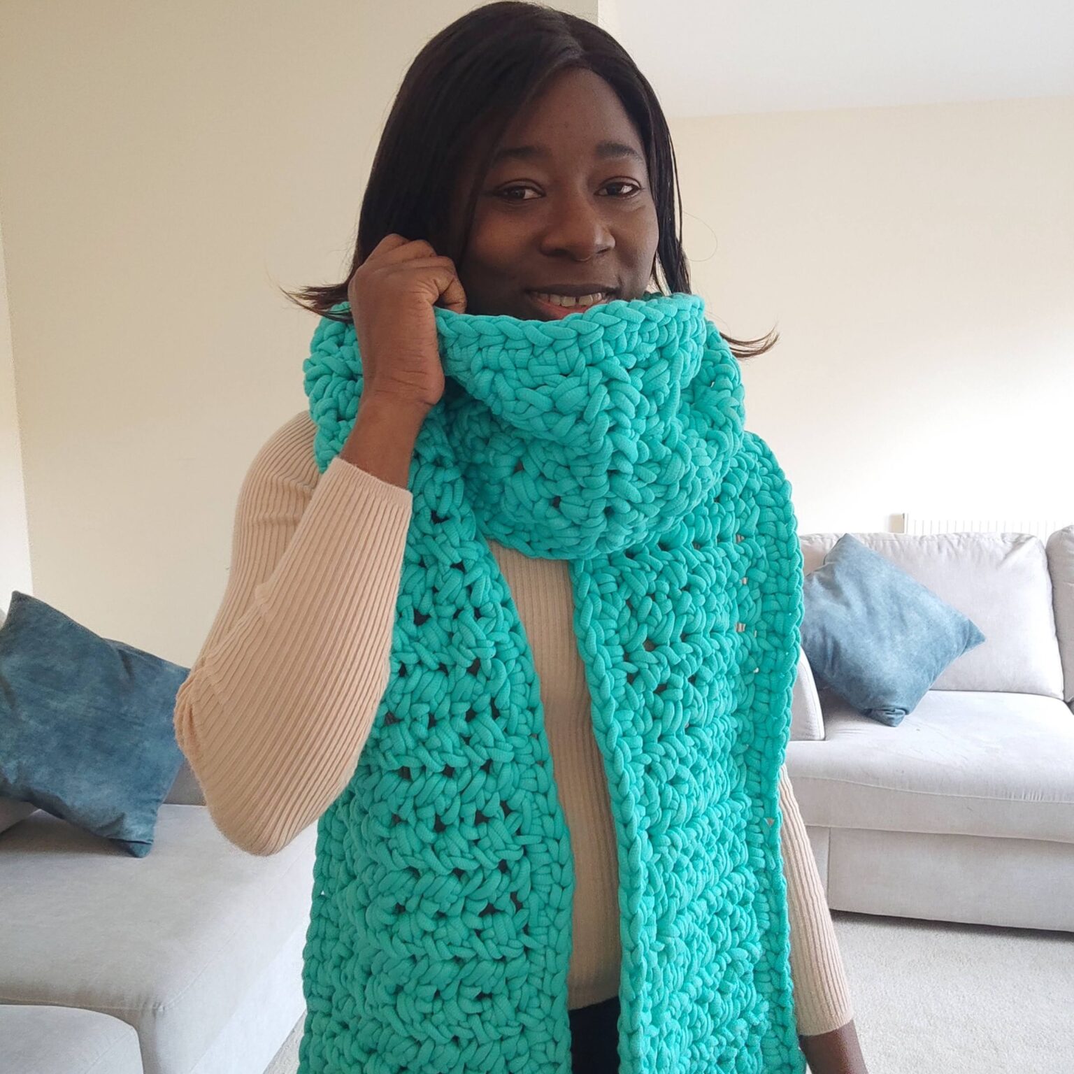 Easy chunky Crochet Scarf - Free Pattern - Fosbas Designs