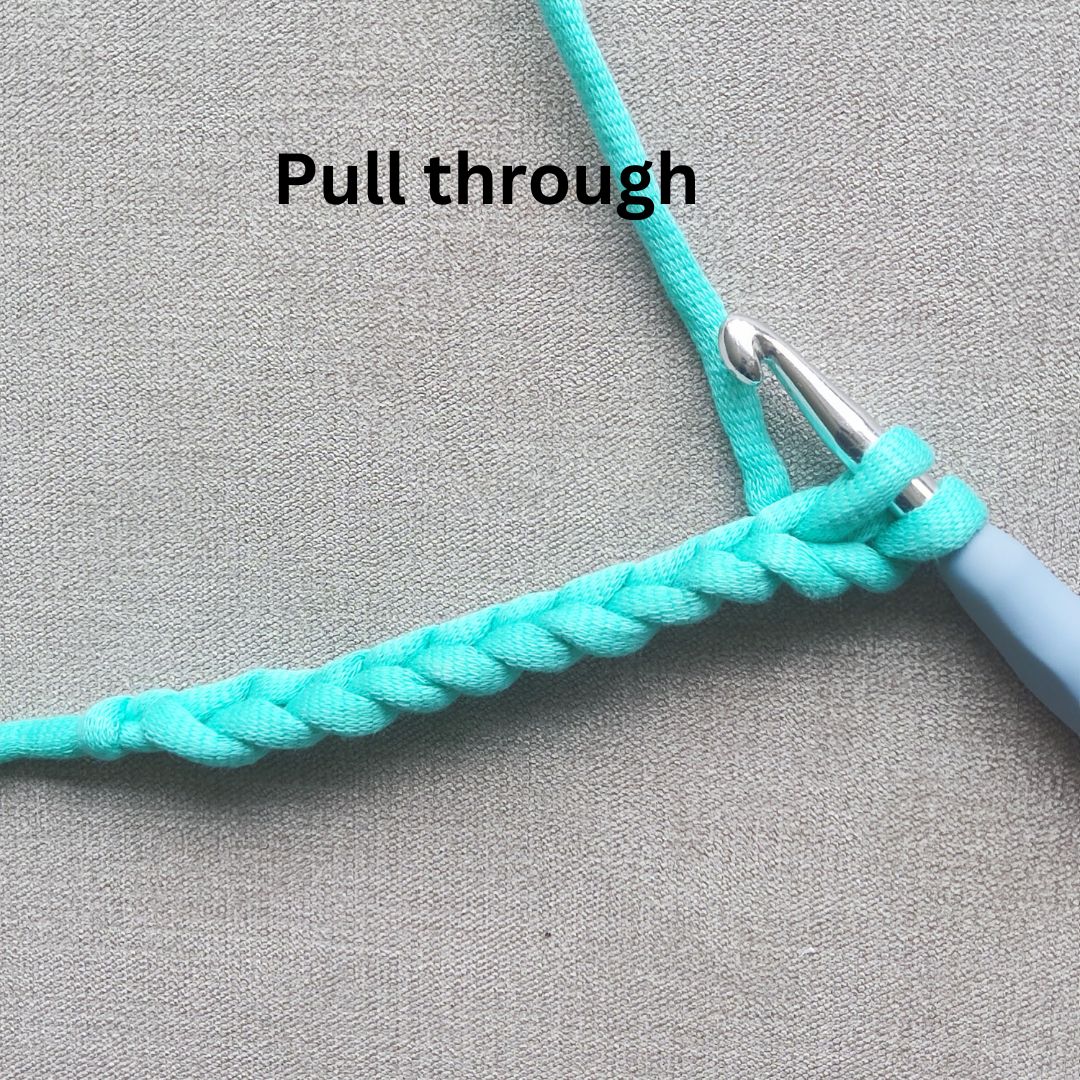 How to crochet the single crochet stitch - Fosbas Designs