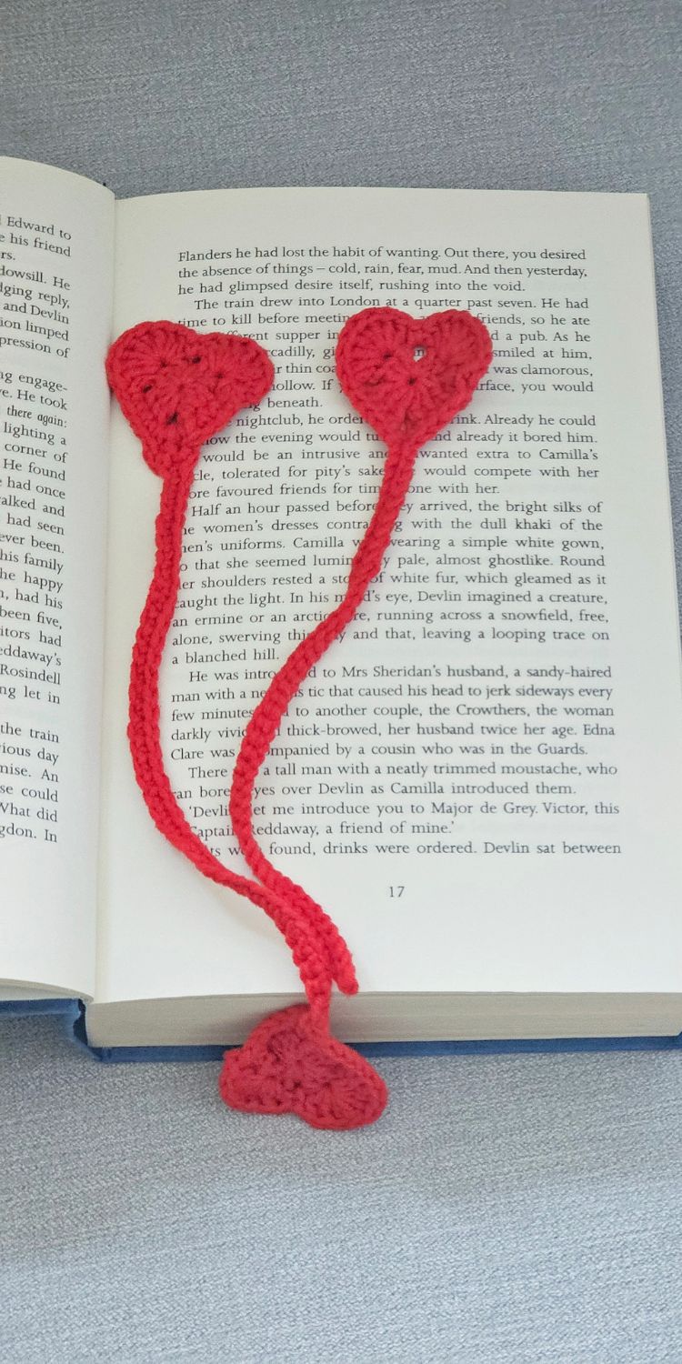 Crochet Heart Bookmark Pattern - Fosbas Designs