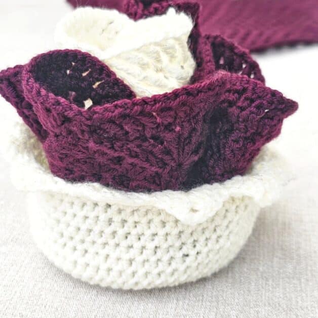 Crochet coasters flower pot free pattern - Fosbas Designs